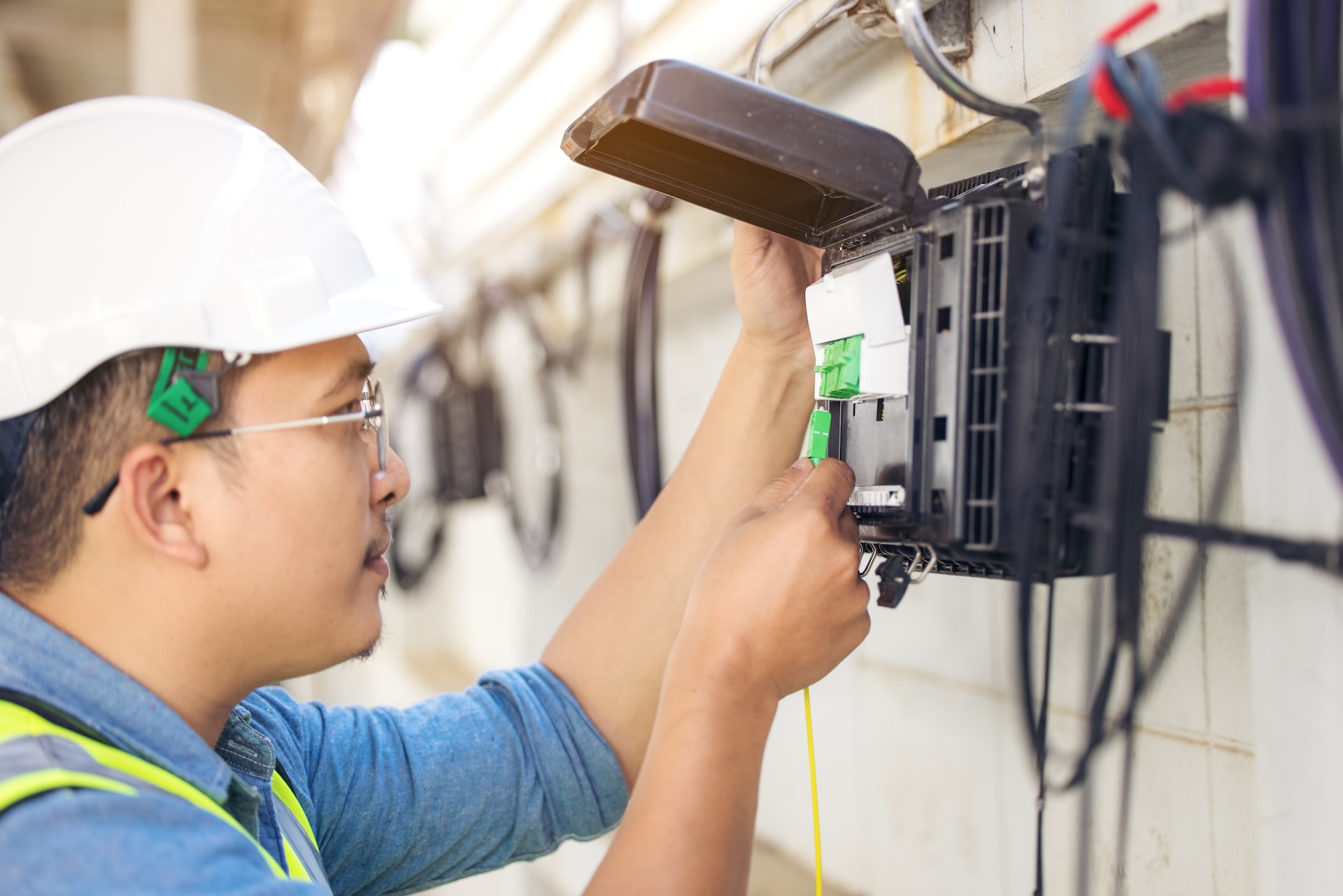 7 Signs Your Home Has Issues with the Electrical Wiring